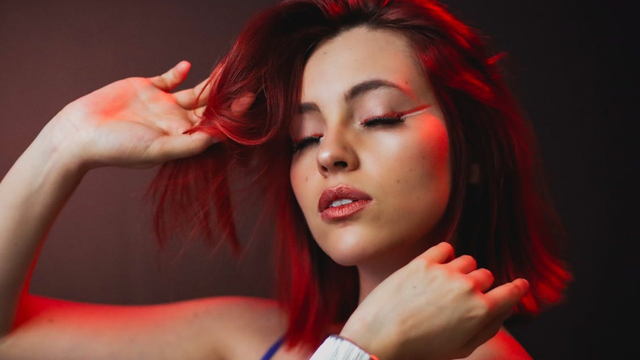 В США актриса засудит ИИ-приложение за бесплатное использование её образа и голоса: Новости ...