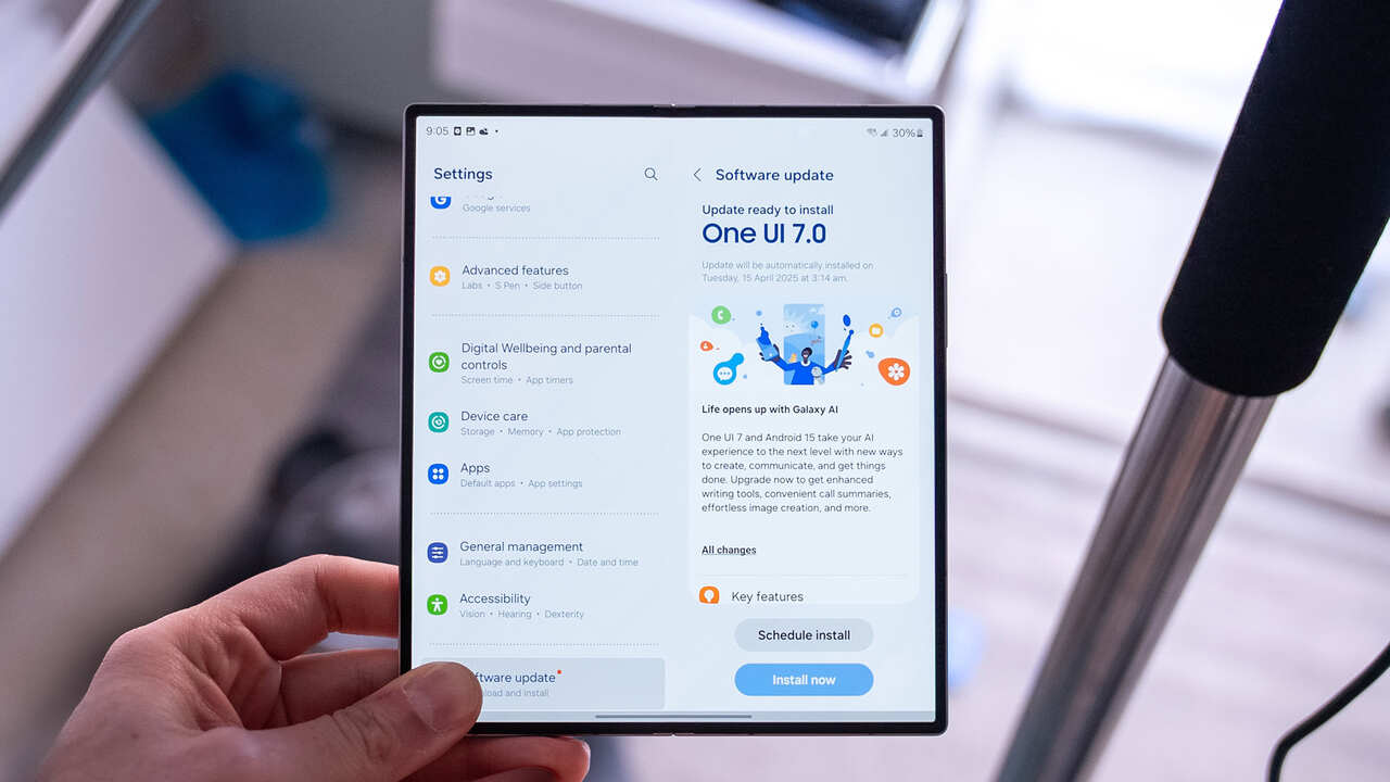 Samsung подтвердила, что возобновит обновление до One UI 7 уже 15 апреля: Новости: Приложения ...