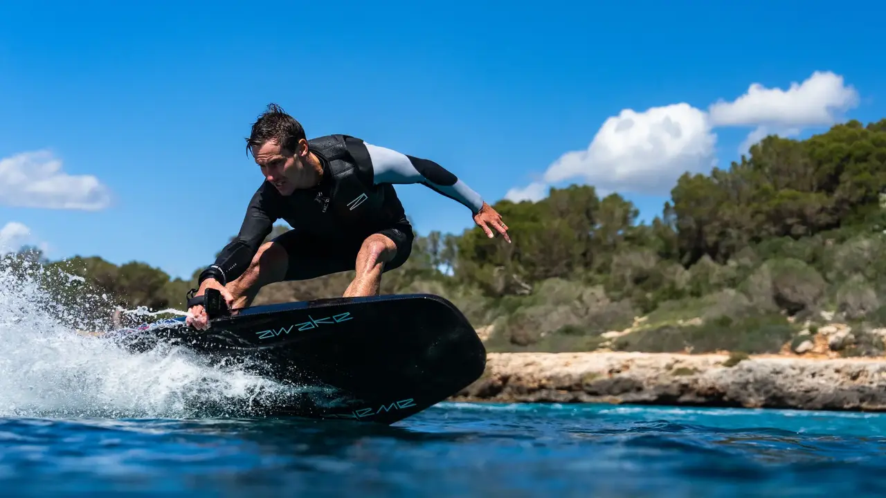 Awake выпустила электрическую доску для серфа, разгоняющуюся до 55 км/ч: Новости: Наука и ...
