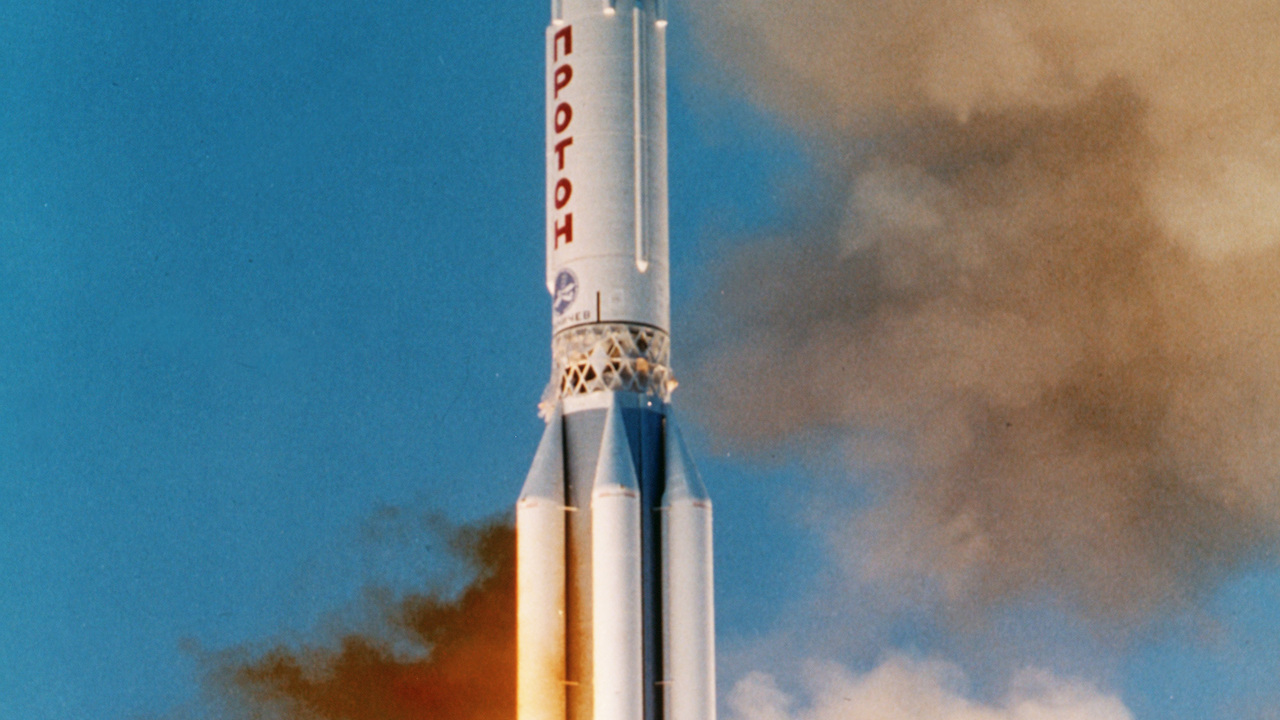 Тяжёлая ракета Протон-М выведет в космос метеоспутник Электро-Л в середине декабря: Новости: В ...